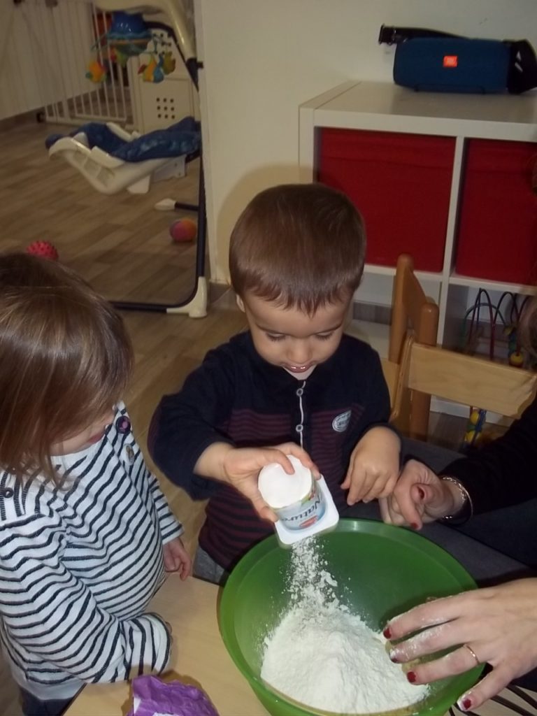 Préparation du gâteau de Gabriel!!! - Les Crêches Enchantées