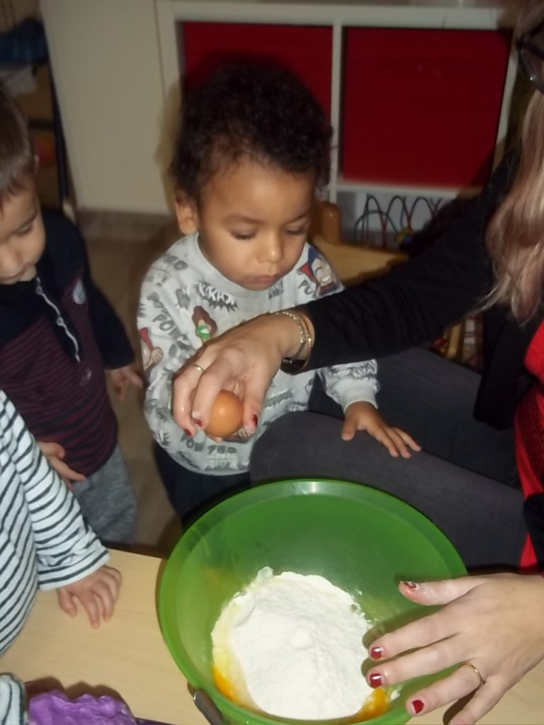 Préparation du gâteau de Gabriel!!! - Les Crêches Enchantées