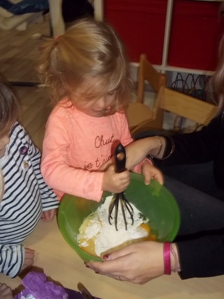 Préparation du gâteau de Gabriel!!! - Les Crêches Enchantées