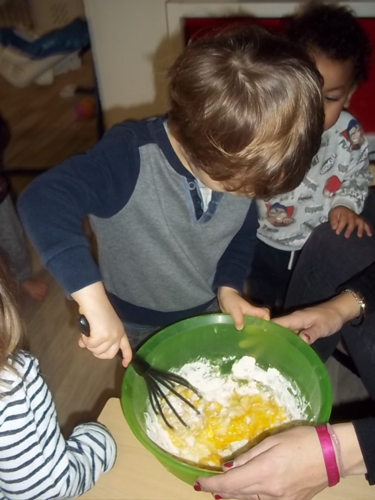 Préparation du gâteau de Gabriel!!! - Les Crêches Enchantées