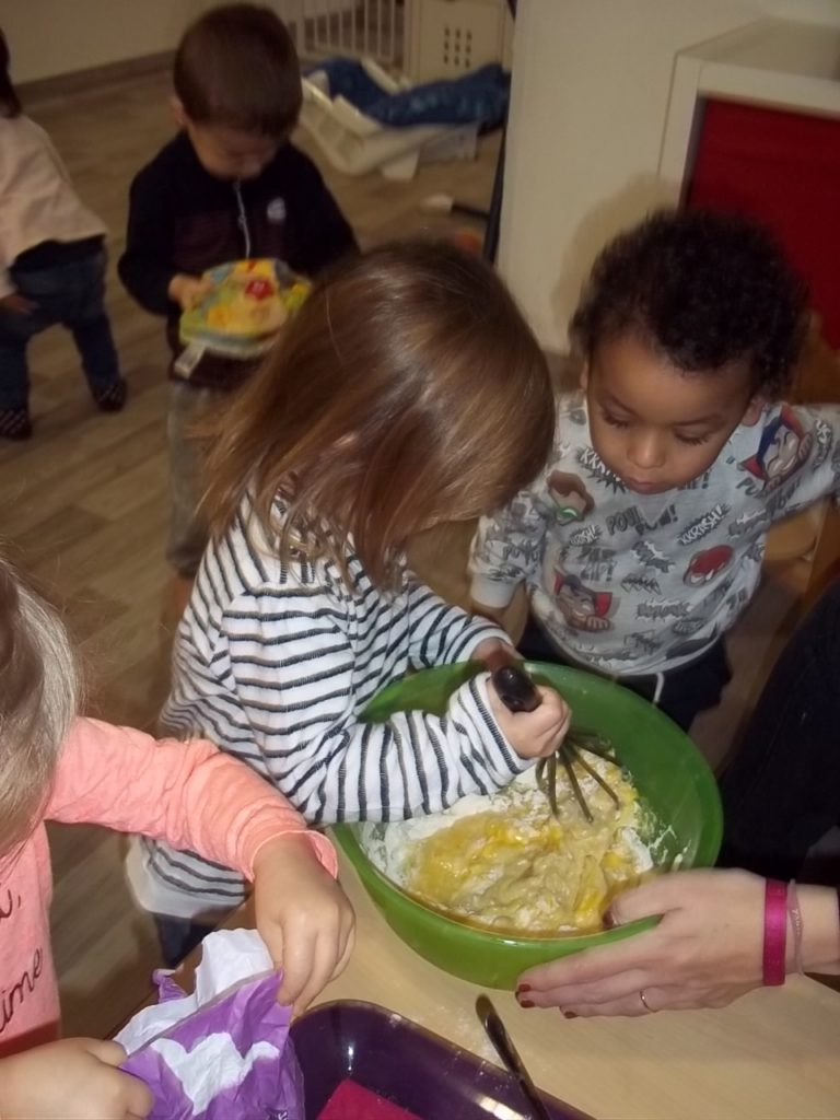 Préparation du gâteau de Gabriel!!! - Les Crêches Enchantées